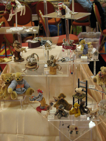 Displaying Minis at shows - ideas? / Miniatures & Creations from Thread ...